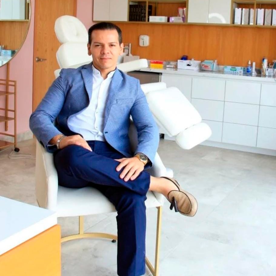 Cirujano Plástico Certificado en Guadalajara - Iván Mercado